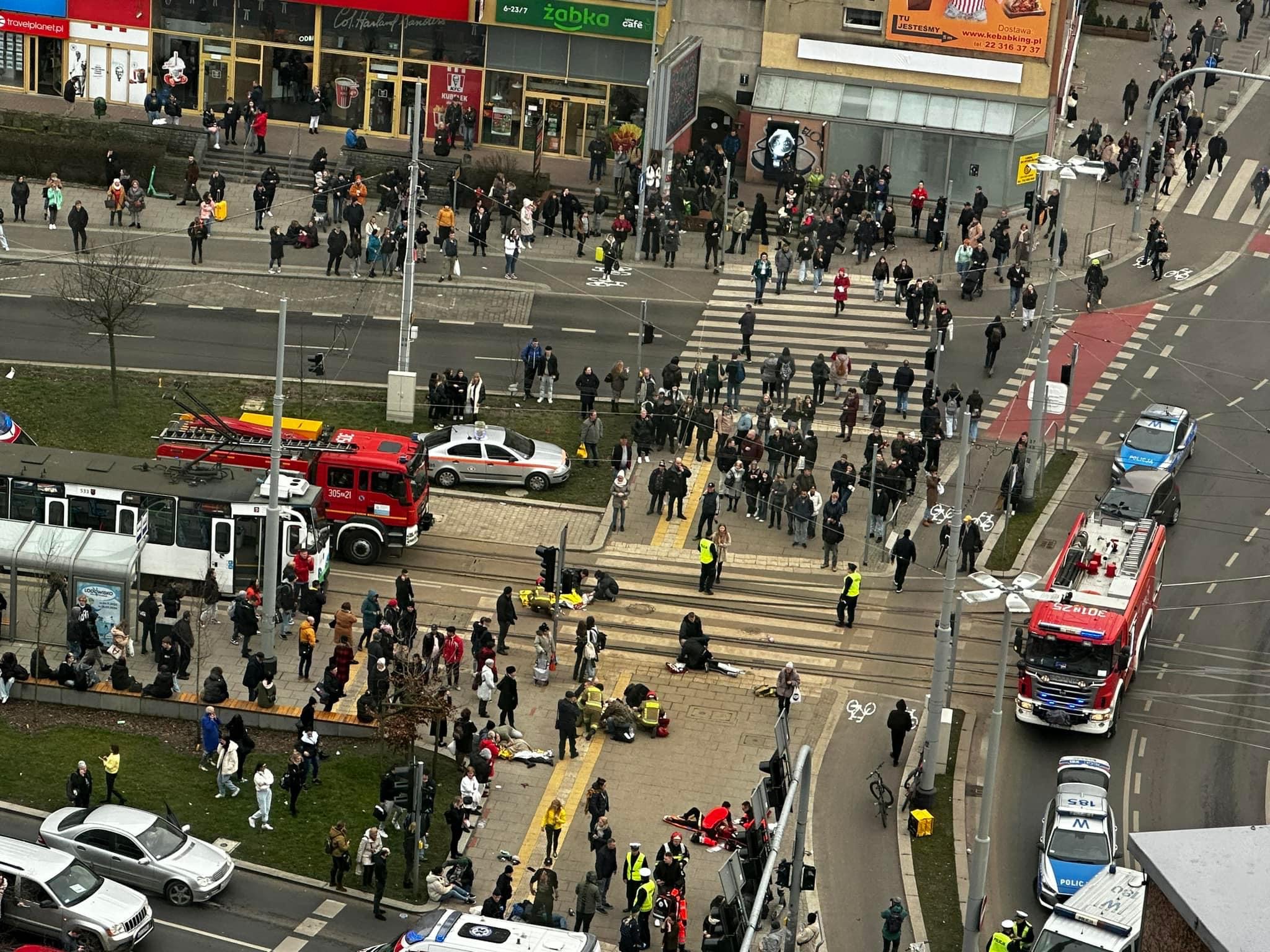 Potworny wypadek na placu Rodła w Szczecinie - Super FM Potworny wypadek na placu Rodła w Szczecinie - Super FM